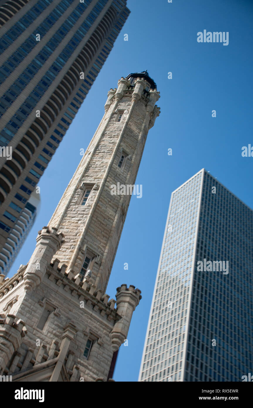 Chicago water tank hi-res stock photography and images - Alamy