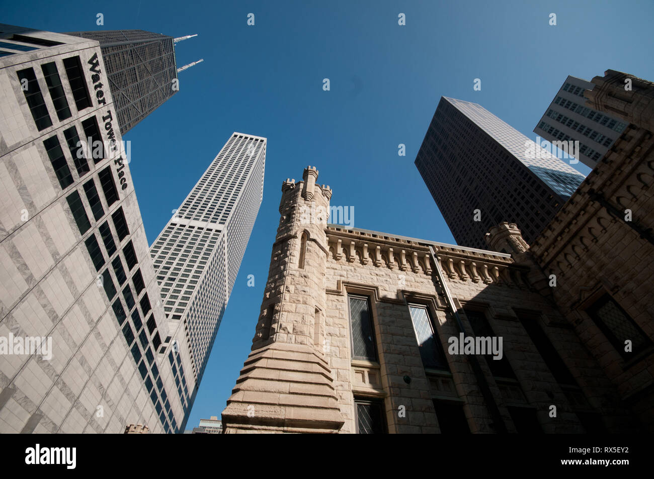 Chicago water tank hi-res stock photography and images - Alamy