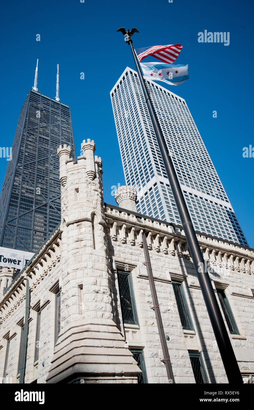 Chicago water tank hi-res stock photography and images - Alamy