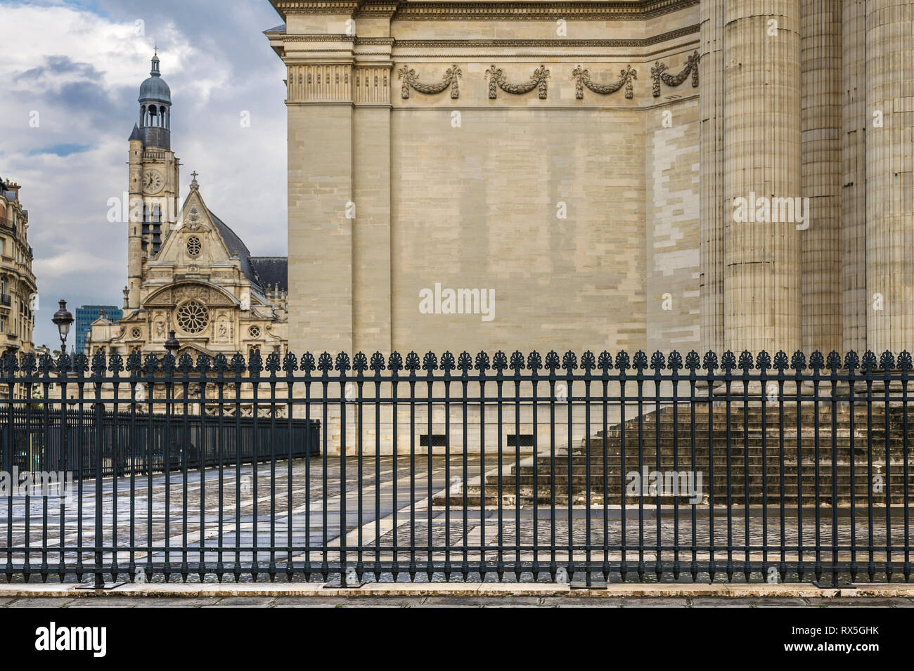Paris wrought iron fence hi-res stock photography and images - Alamy