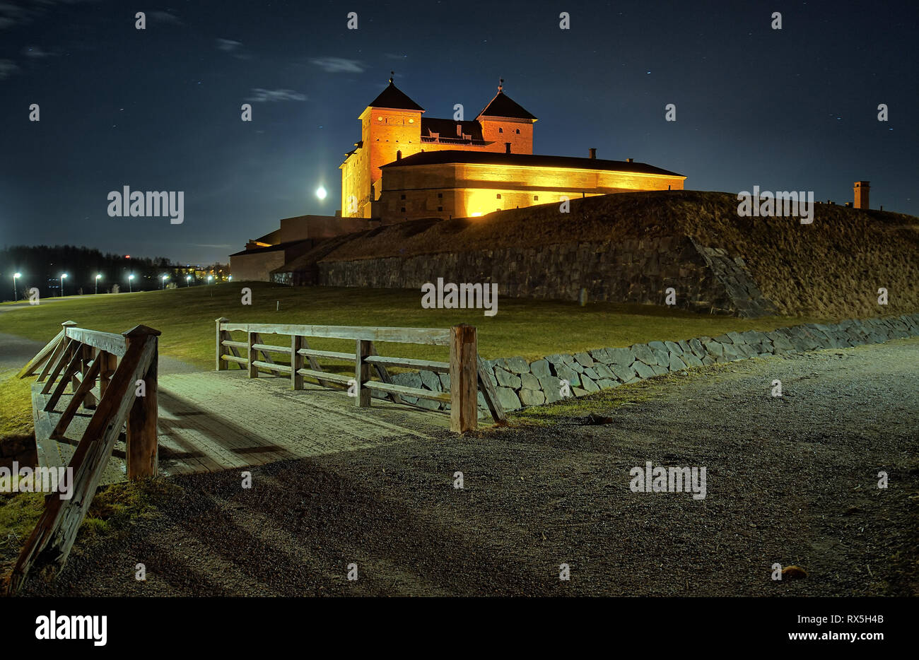 Medieval castle night moon hi-res stock photography and images - Alamy