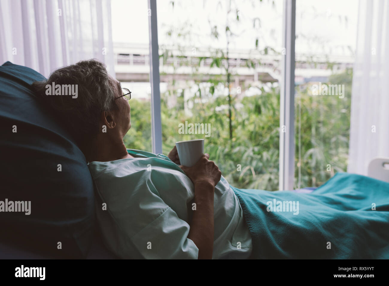 Hospital window hi-res stock photography and images - Alamy