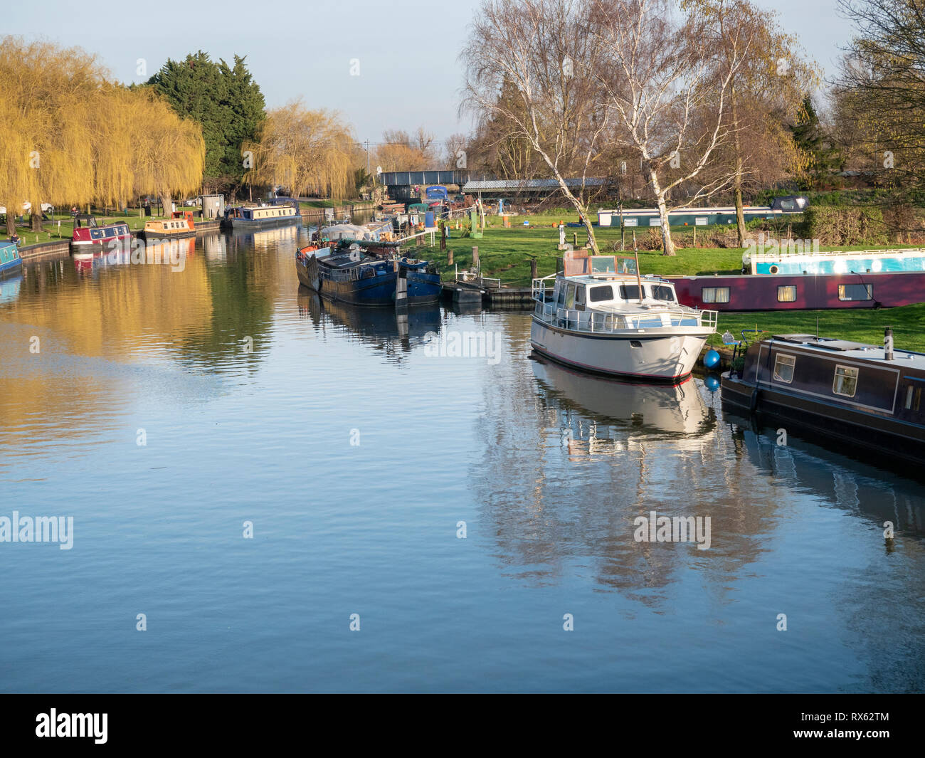 Riverside mooring hi-res stock photography and images - Alamy