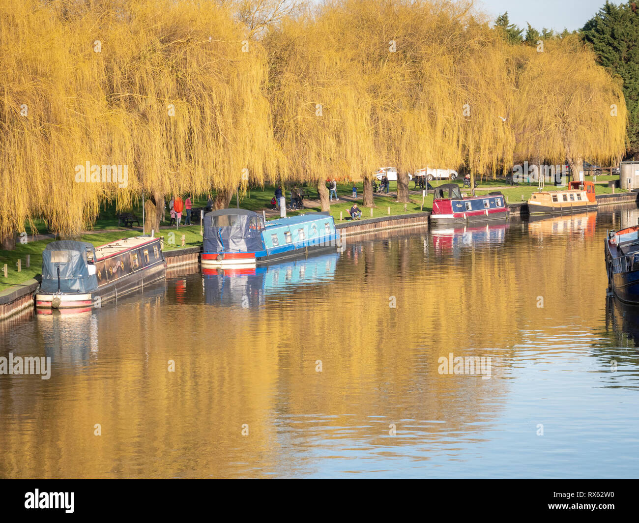 Riverside mooring hi-res stock photography and images - Alamy