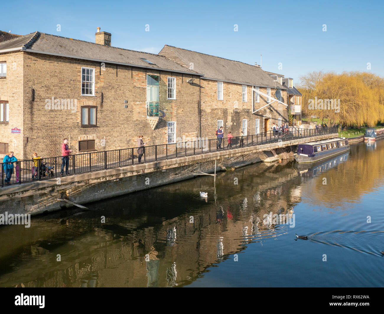 Riverside warehouse hi-res stock photography and images - Alamy