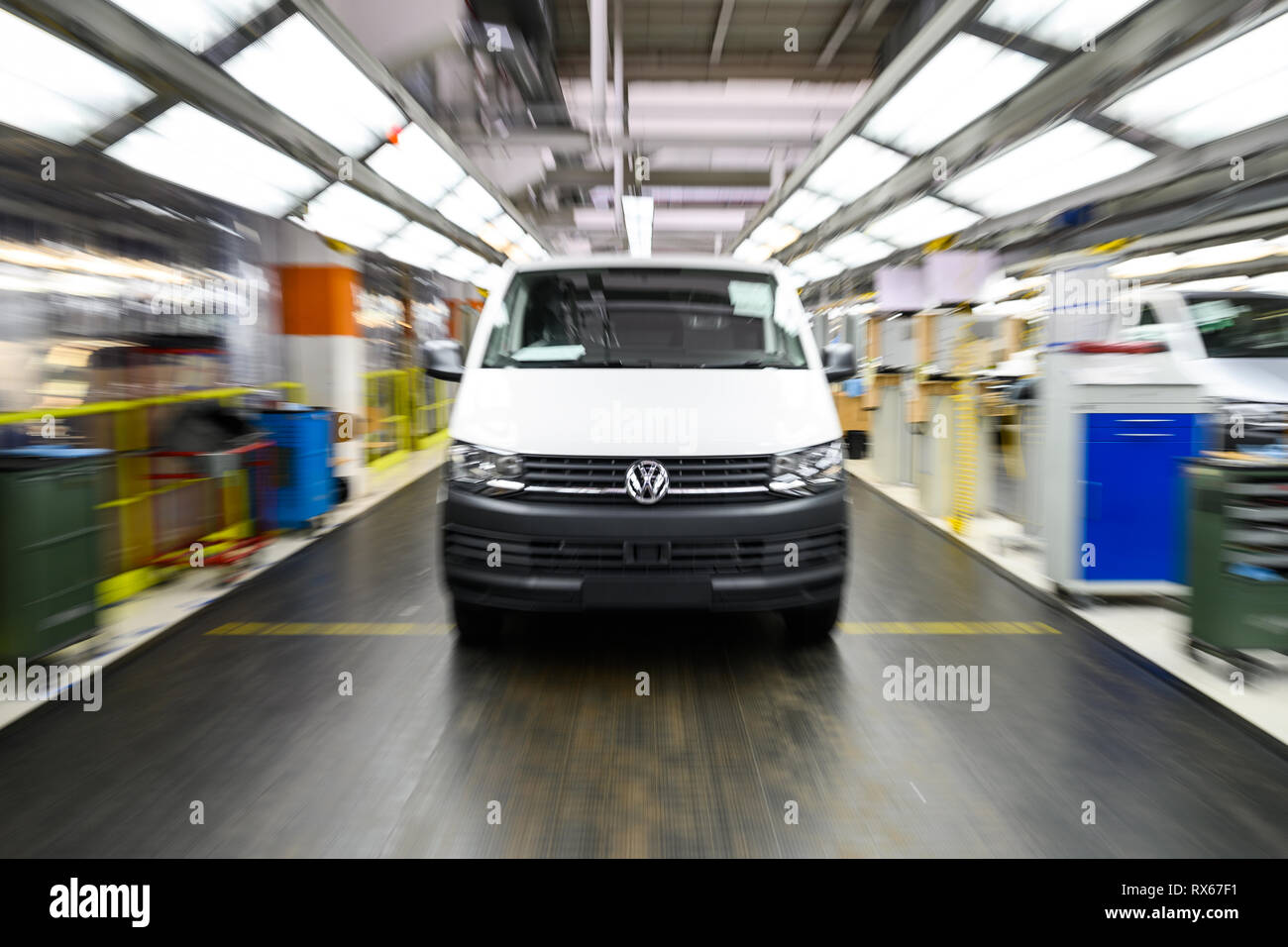 Hannover, Germany. 08th Mar, 2019. A Volkswagen T6 is on the conveyor ...
