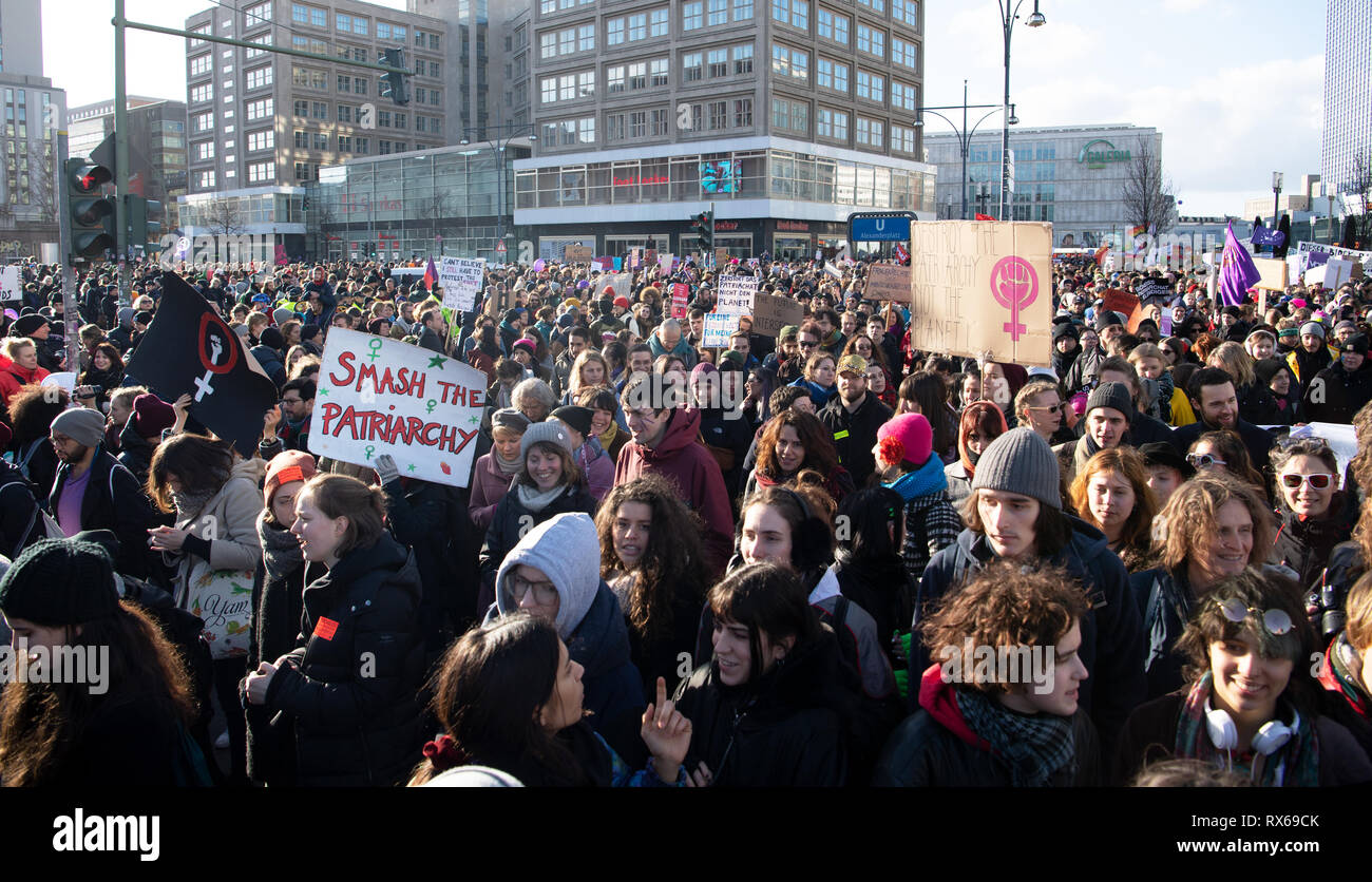 Berlin walk hi-res stock photography and images - Alamy