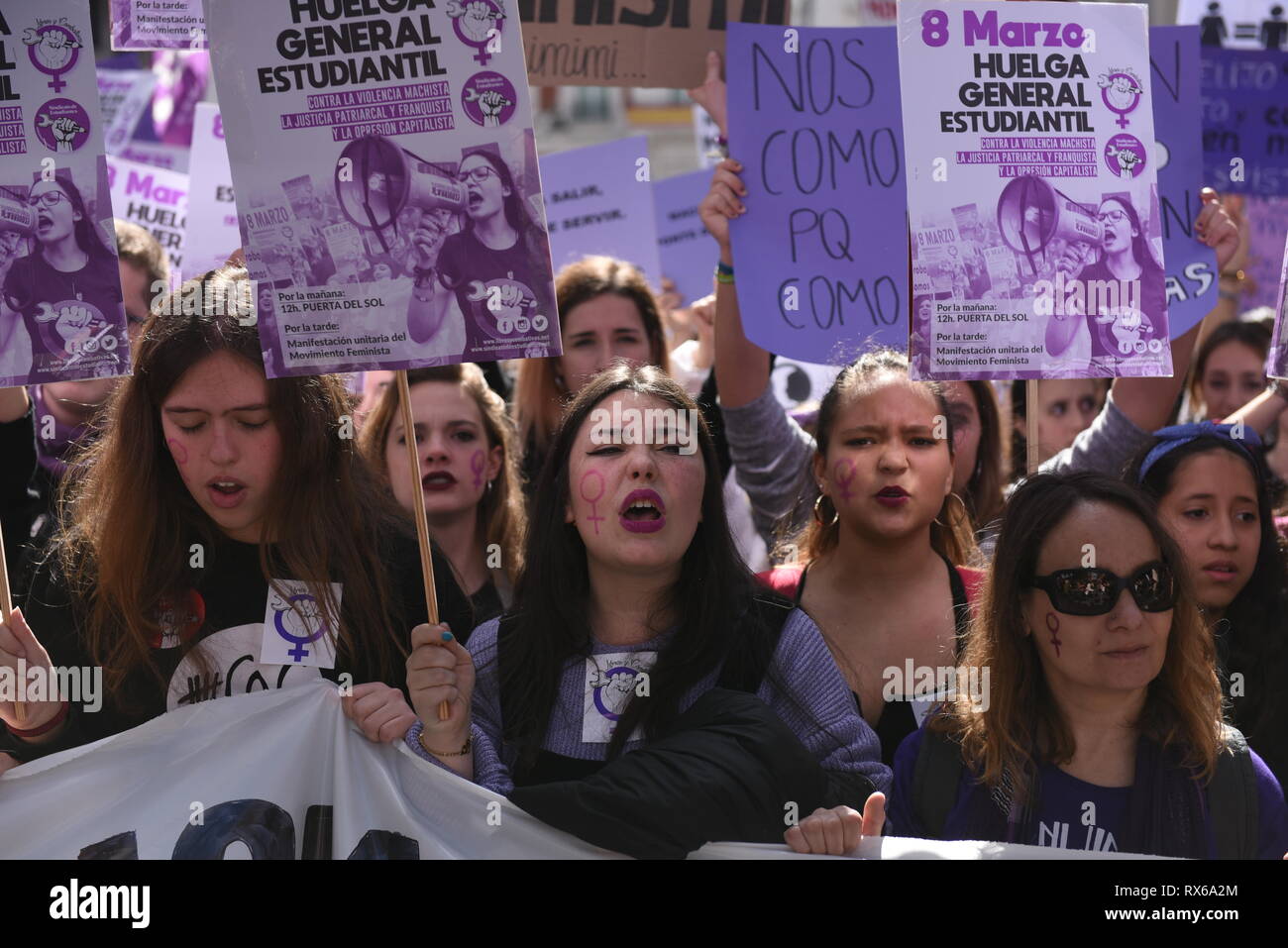 End violence against women’ protests hi-res stock photography and ...