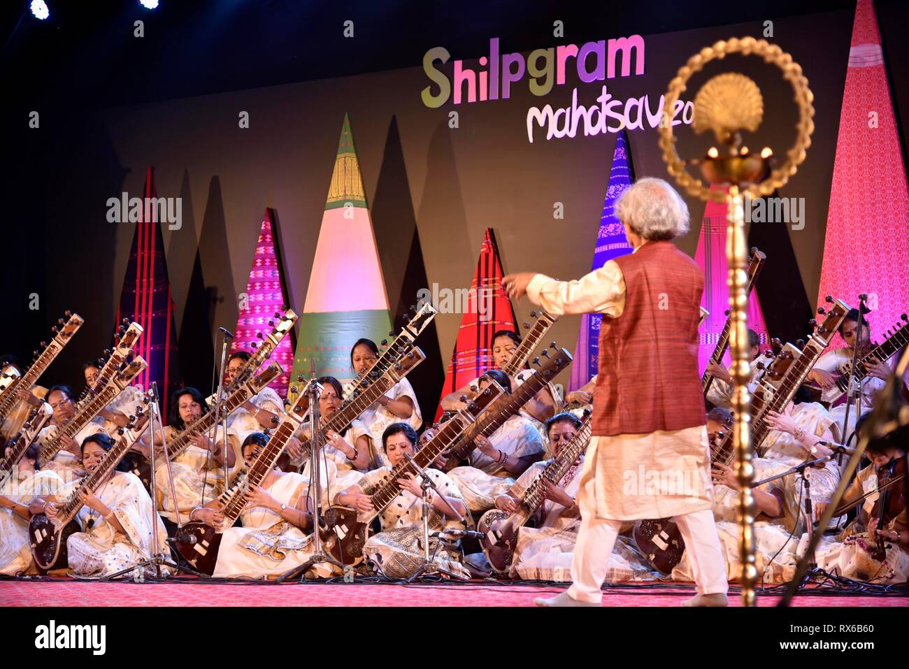 Indian sitarist hi-res stock photography and images - Alamy