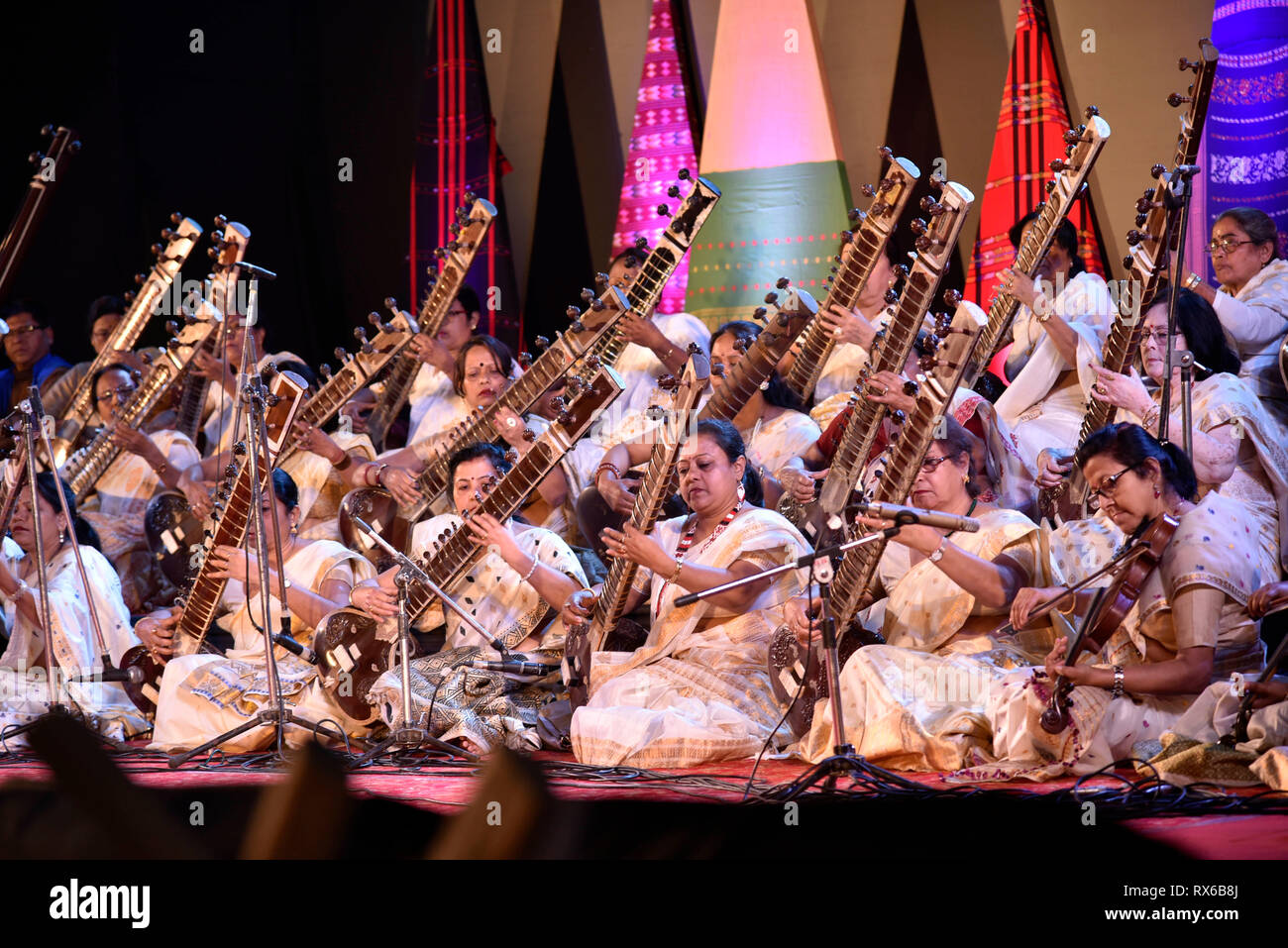 Indian sitarist hi-res stock photography and images - Alamy