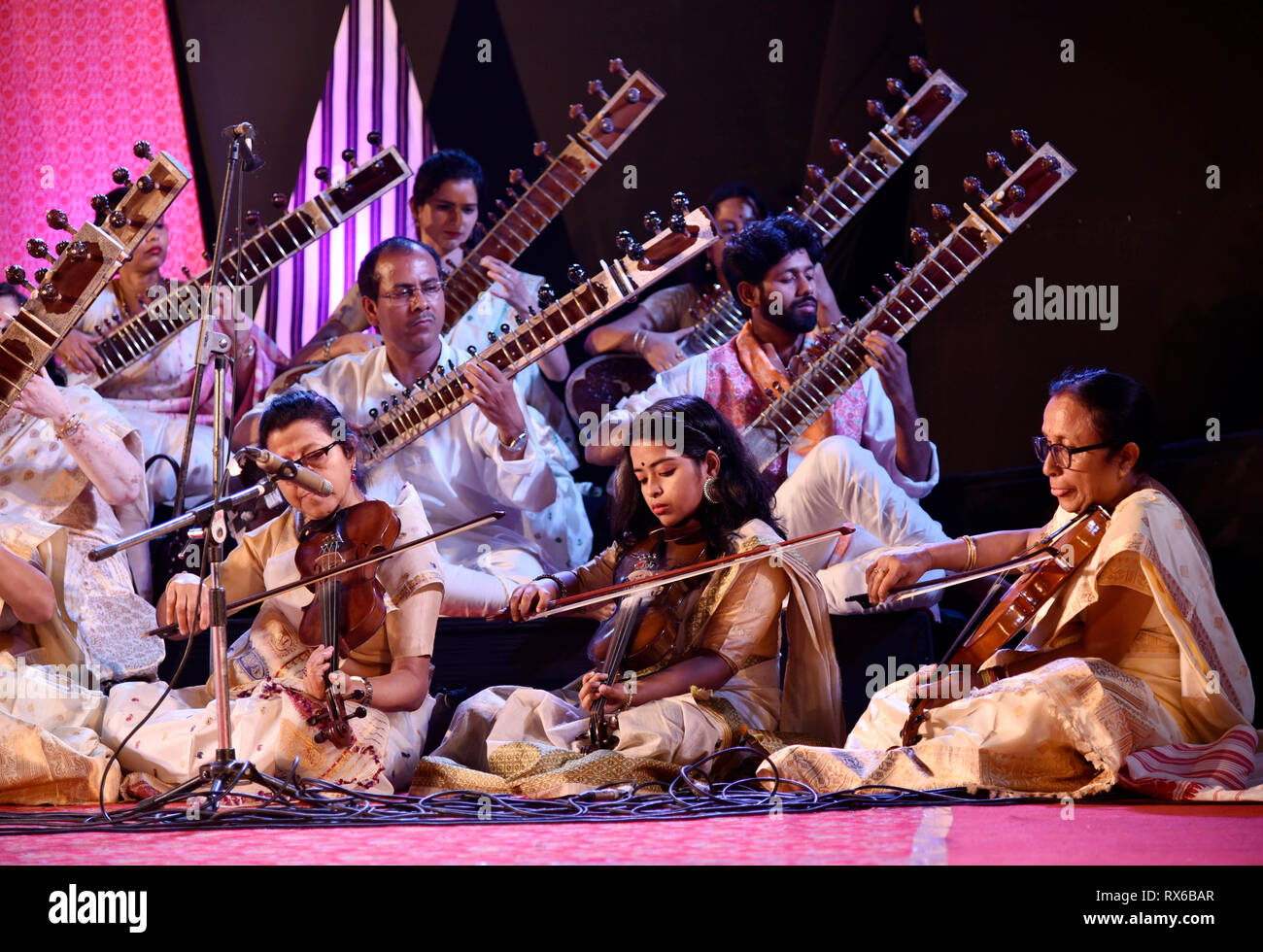 Indian sitarist hi-res stock photography and images - Alamy