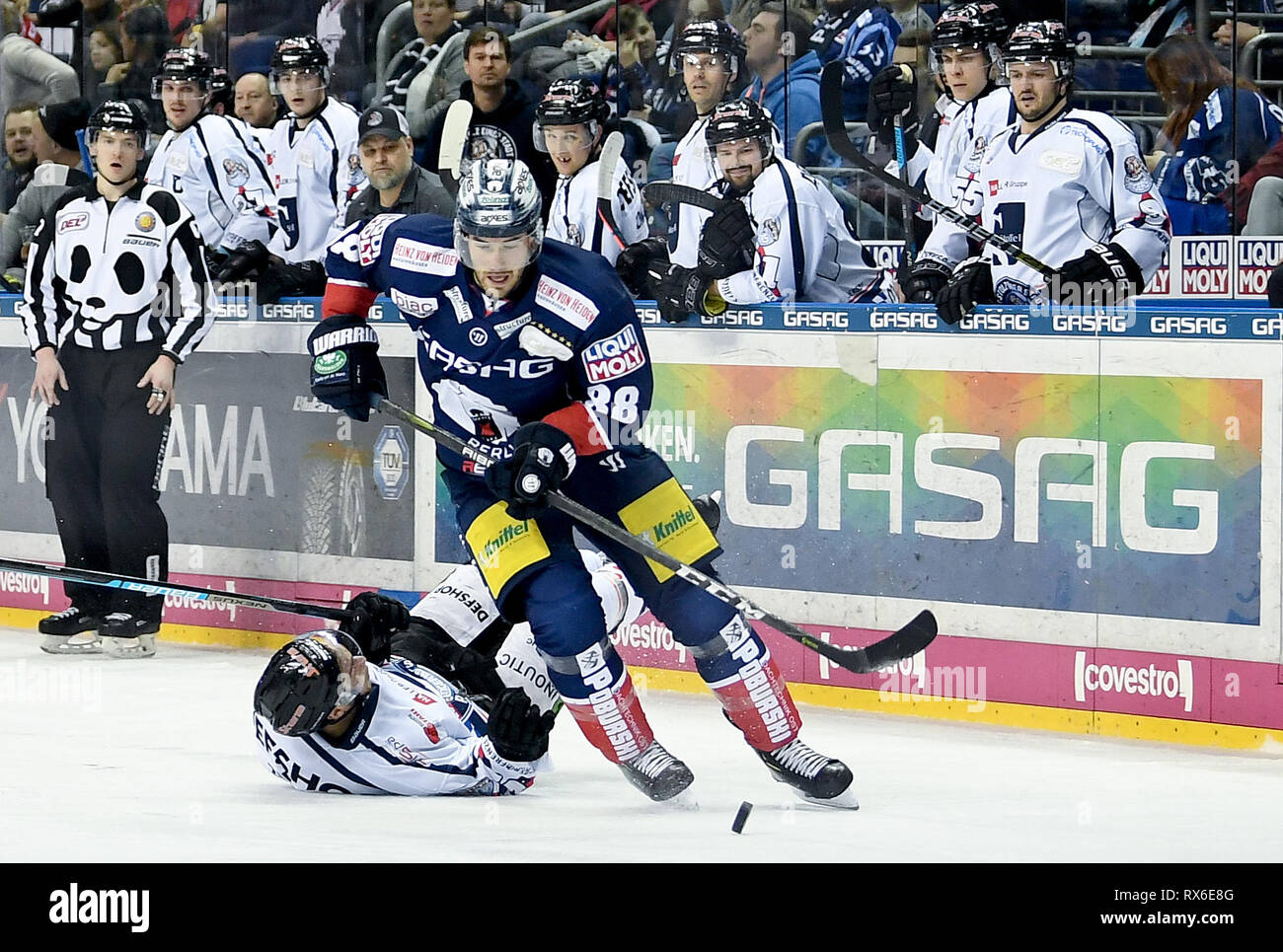 08 March 2019, Berlin: Ice Hockey: DEL, Eisbären Berlin - Straubing ...