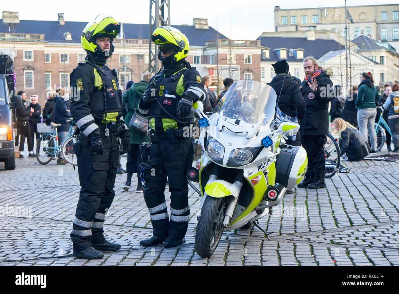 Motorcycle policewoman hi-res stock photography and images - Alamy