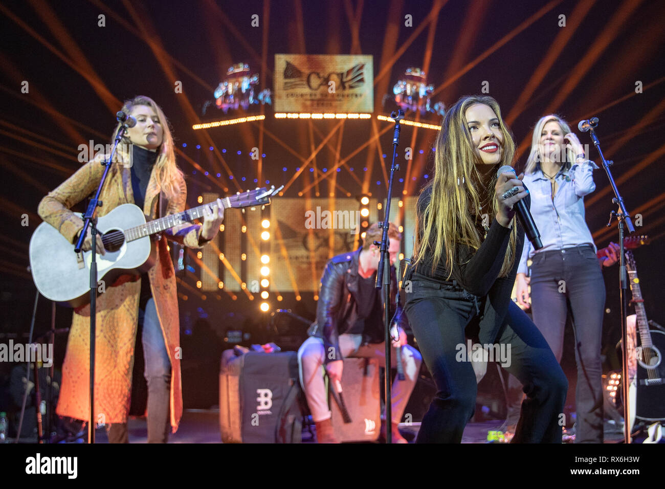 Naomi cooke of runaway june hi-res stock photography and images - Alamy
