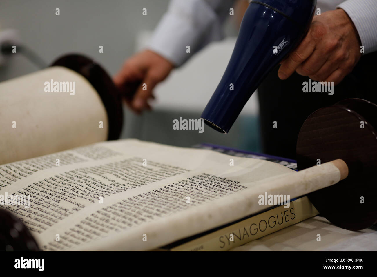 New sefer torah ceremony hi-res stock photography and images - Alamy