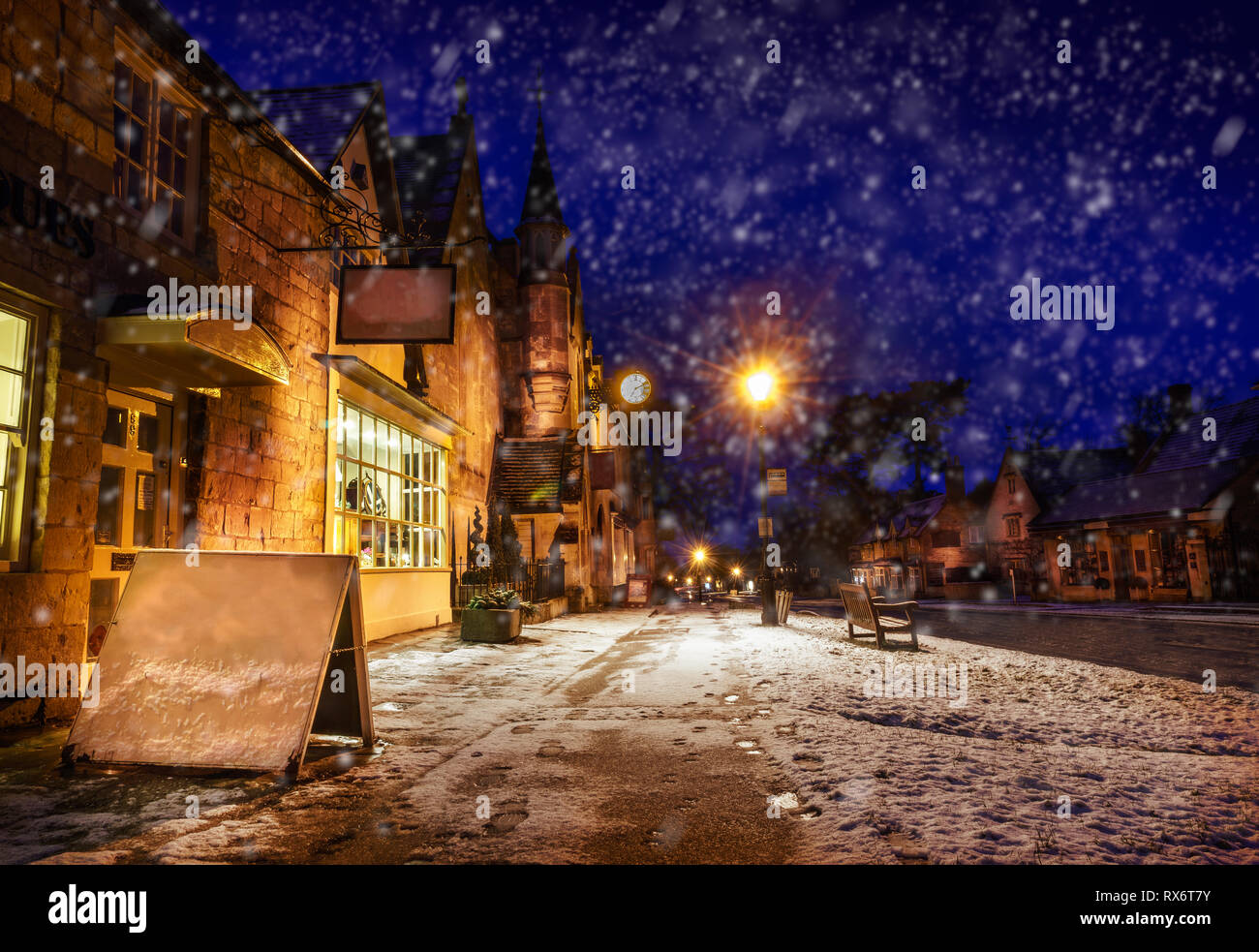 Old cotswolds house winter hi-res stock photography and images - Alamy