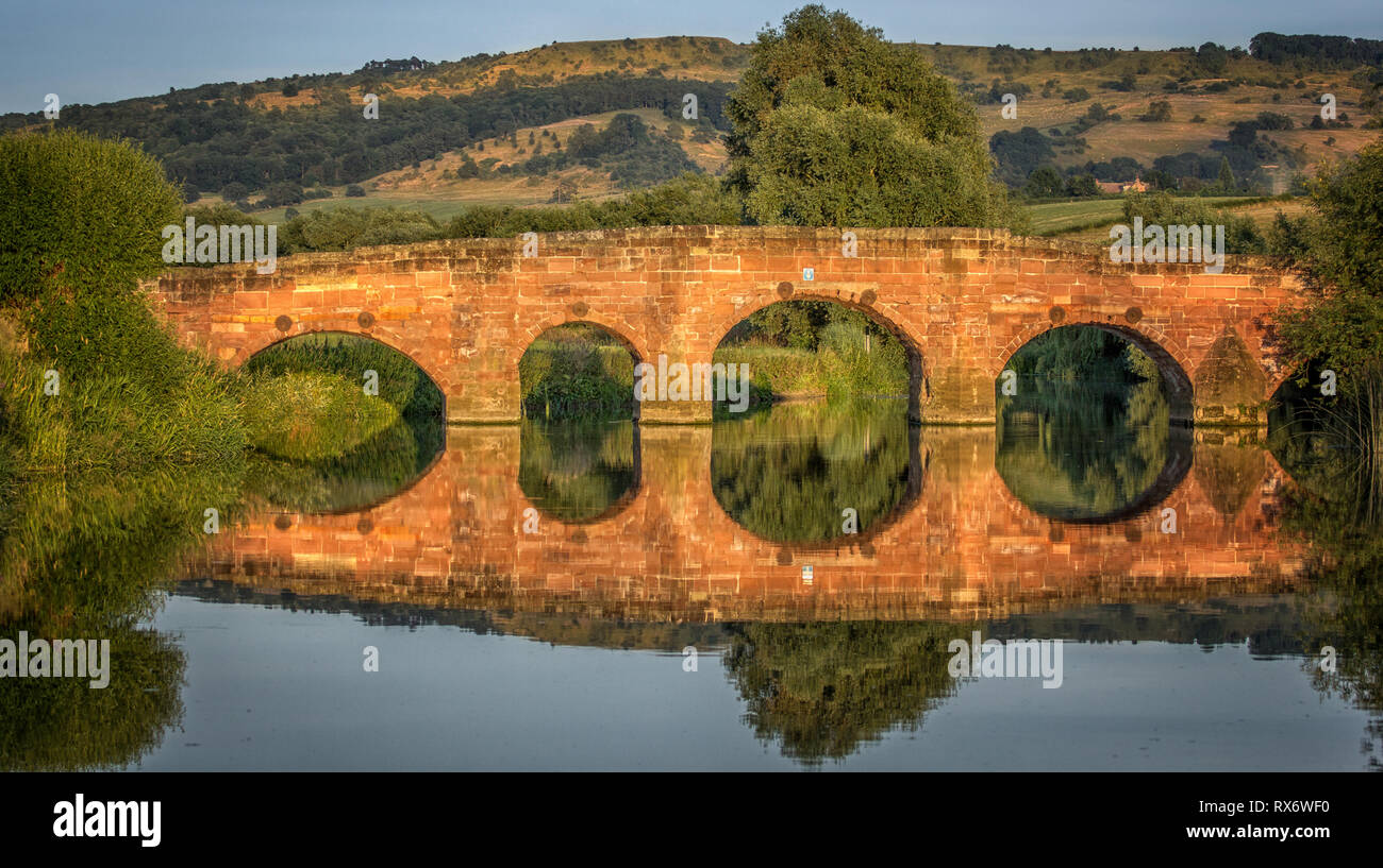 Eckington bridge, river avon with Bredon hill in the background Stock ...