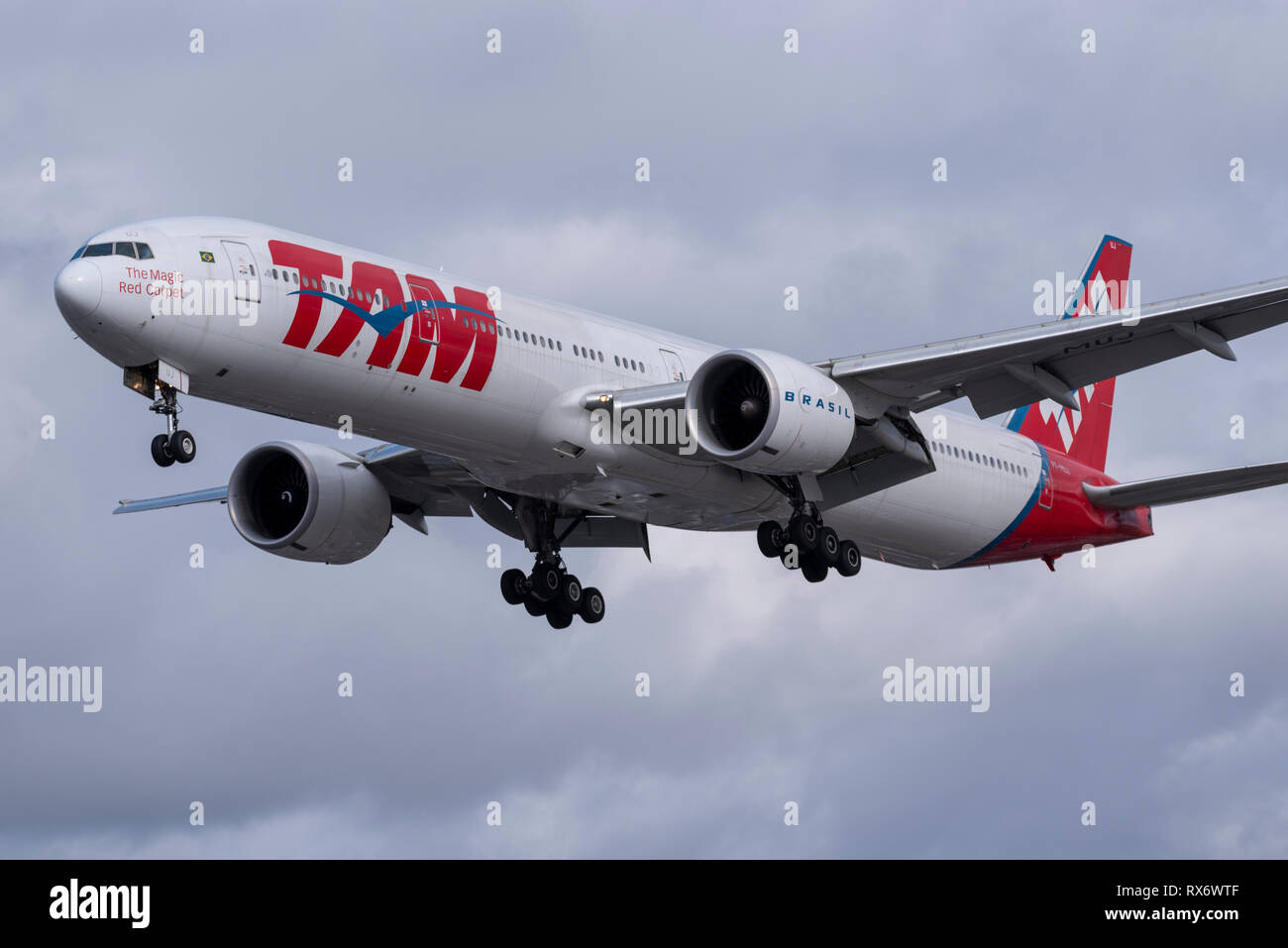 Latam airlines 777 jet airliner hi-res stock photography and images - Alamy