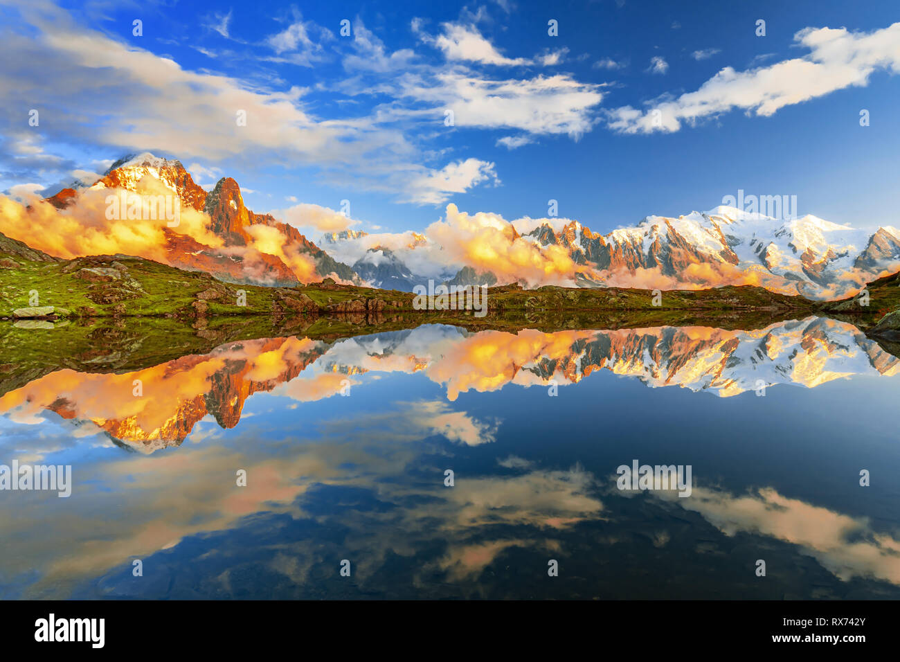 Summer panorama of the Lac Blanc lake with Mont Blanc (Monte Bianco) on ...