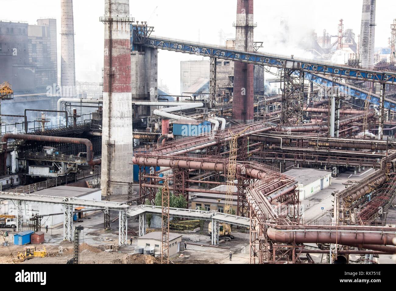 View factory slums metal hi-res stock photography and images - Alamy