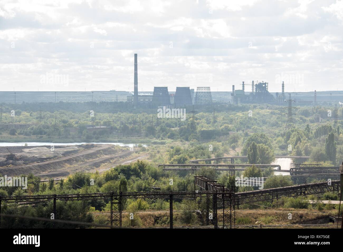 View factory slums metal hi-res stock photography and images - Alamy