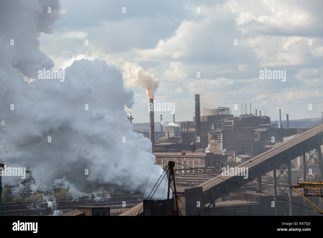 View factory slums metal hi-res stock photography and images - Alamy