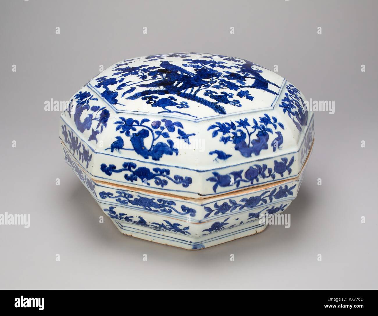 Octagonal flowers hi-res stock photography and images - Alamy