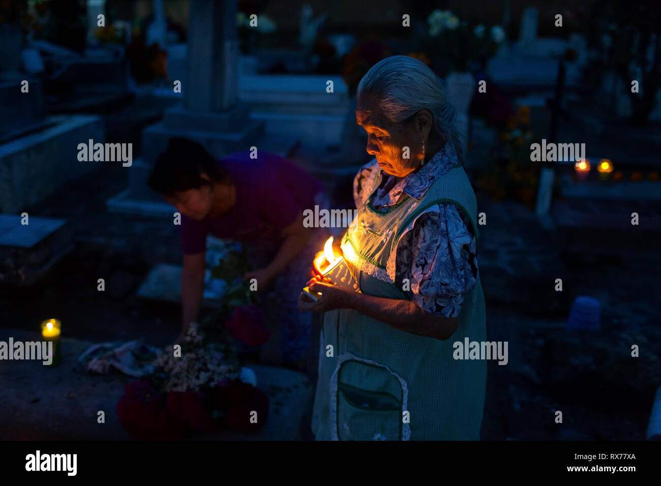 Celebration of the dead mexico cemetery hi-res stock photography and ...