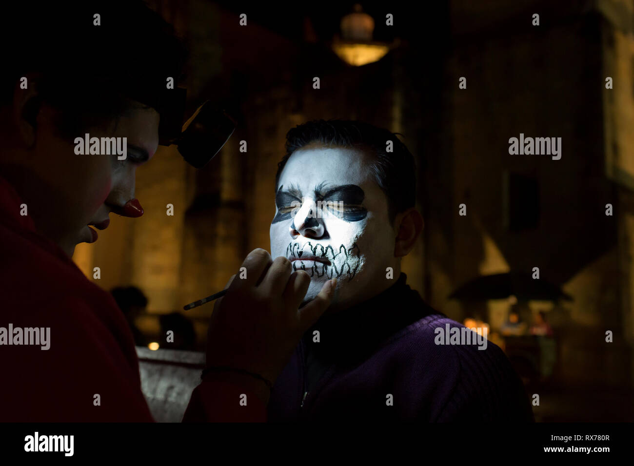 Skeleton face paint hi-res stock photography and images - Alamy