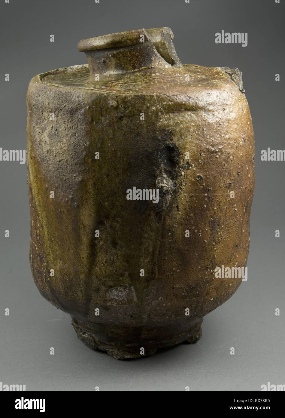 Iga ware jar hi-res stock photography and images - Alamy