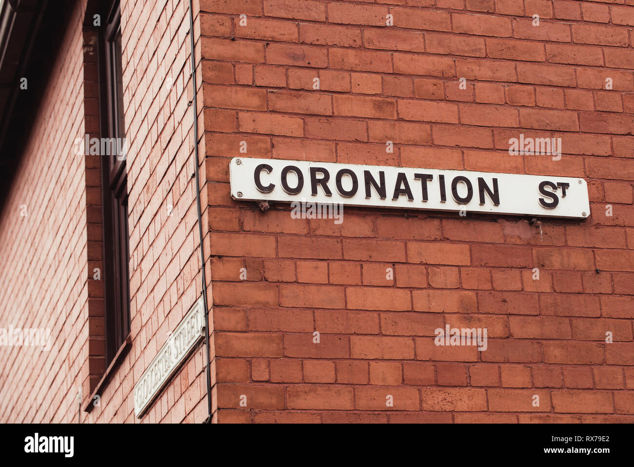 Coronation street sign hi-res stock photography and images - Alamy