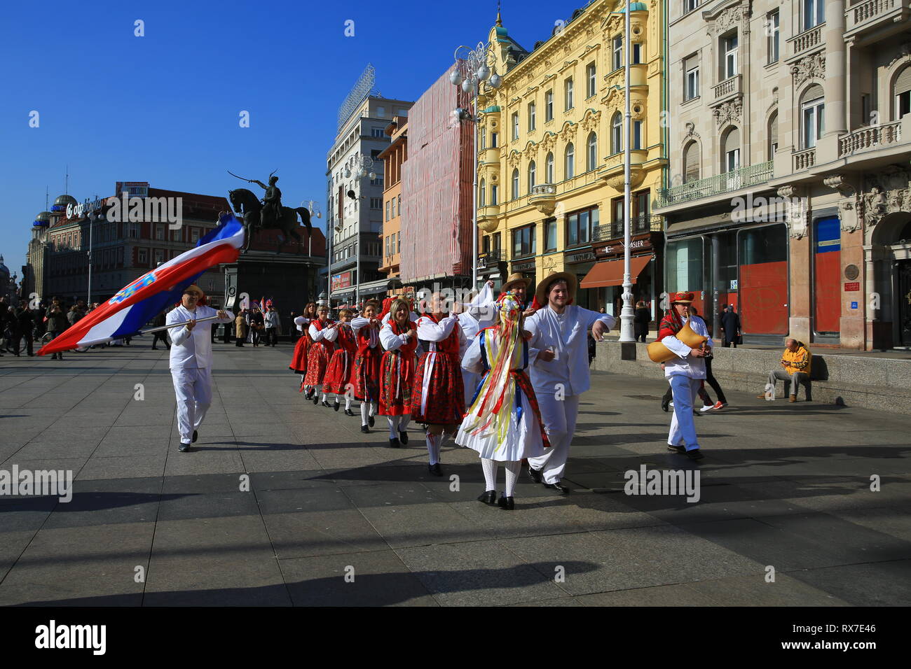 Croatia traditional costume hi-res stock photography and images - Alamy