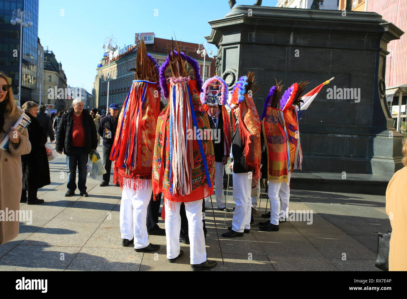 Croatia traditional costume hi-res stock photography and images - Alamy