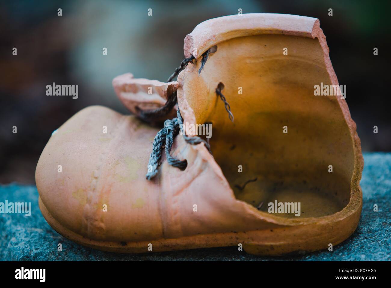 Shattered vase hi-res stock photography and images - Alamy