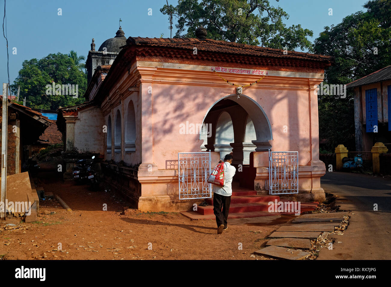Old temple of Shree Dev Ravalnath Temple Stock Photo - Alamy