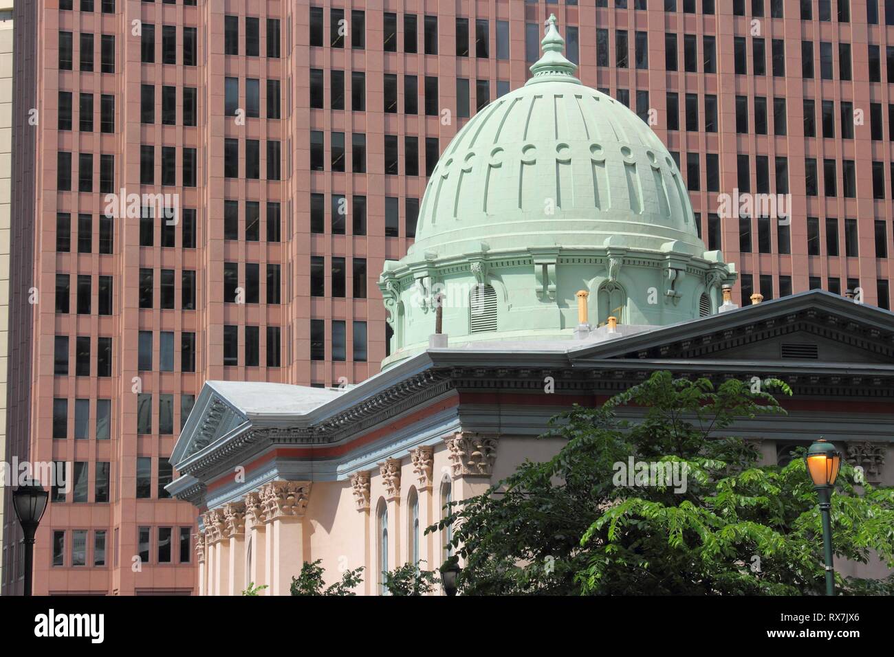 Street church philadelphia hi-res stock photography and images - Alamy