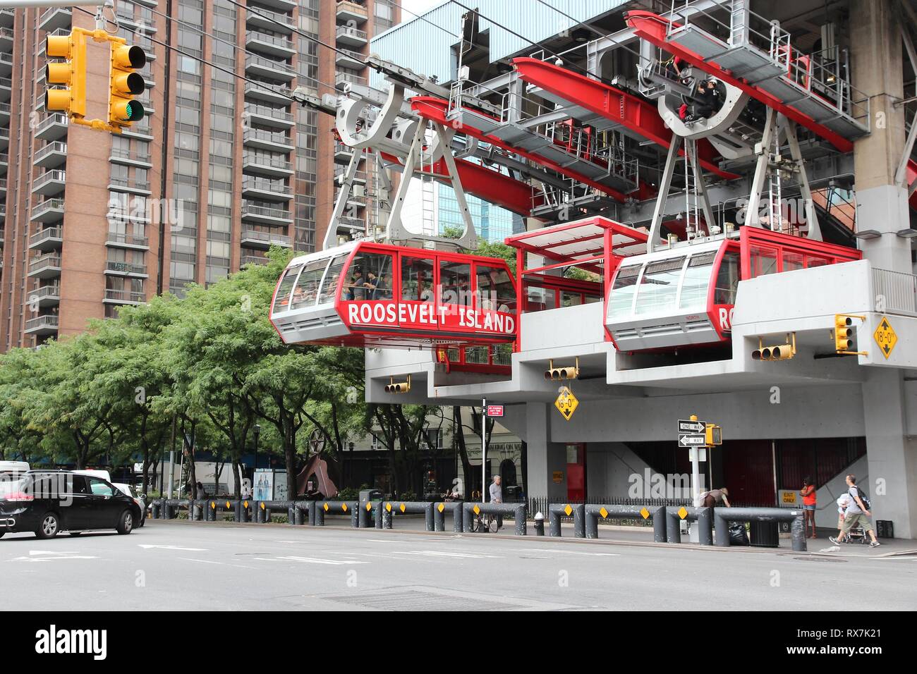 NEW YORK, USA - JULY 3, 2013: People ride Roosevelt Island aerial ...