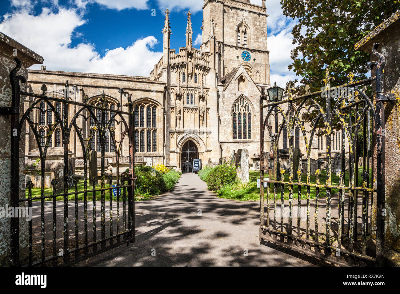 English medieval gates hi-res stock photography and images - Alamy