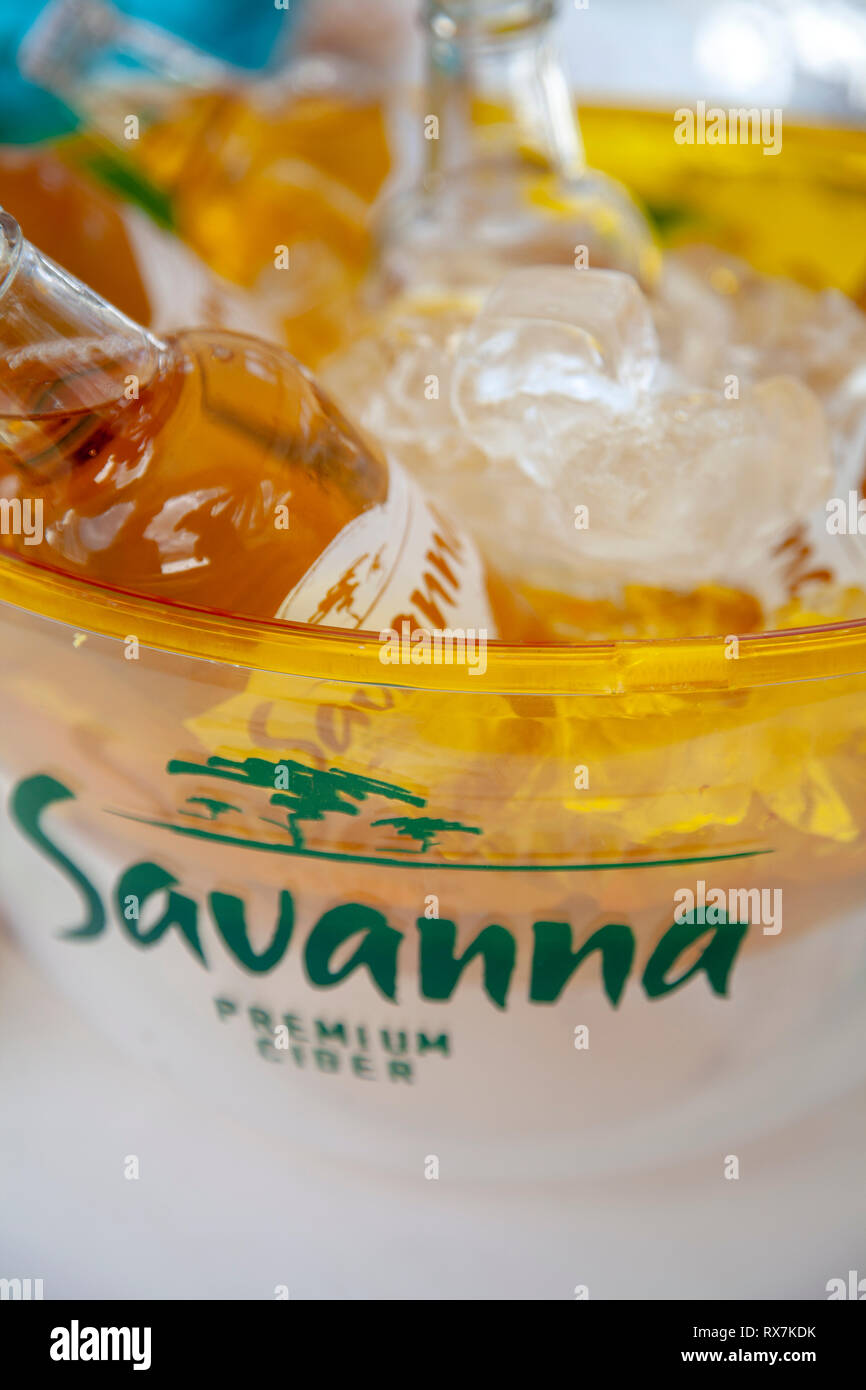 Bucket of Chilled Savanna Cider Bottles Stock Photo - Alamy