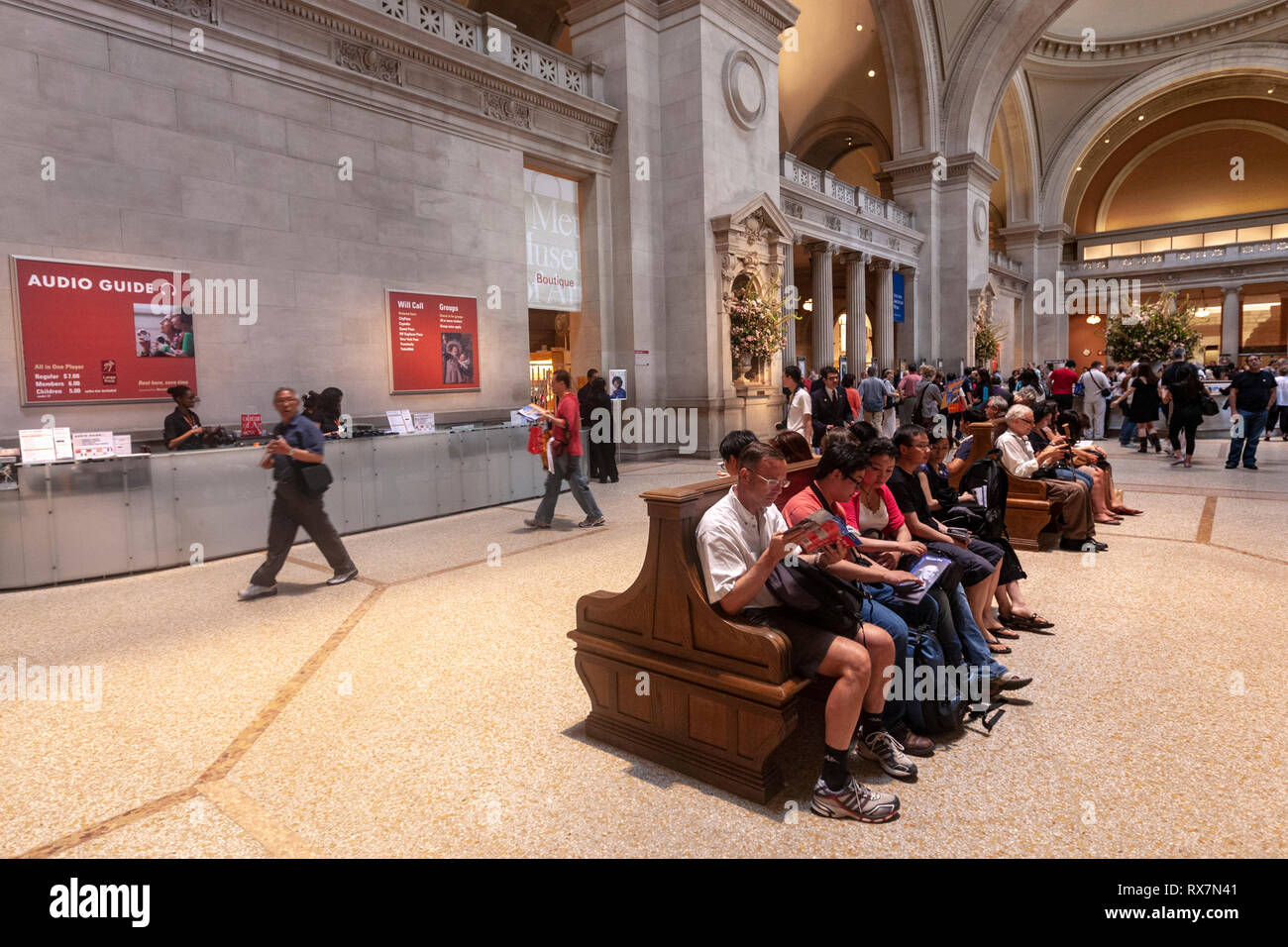 Visitors to The MET in the Great Hall, The Metropolitan Museum of Art ...