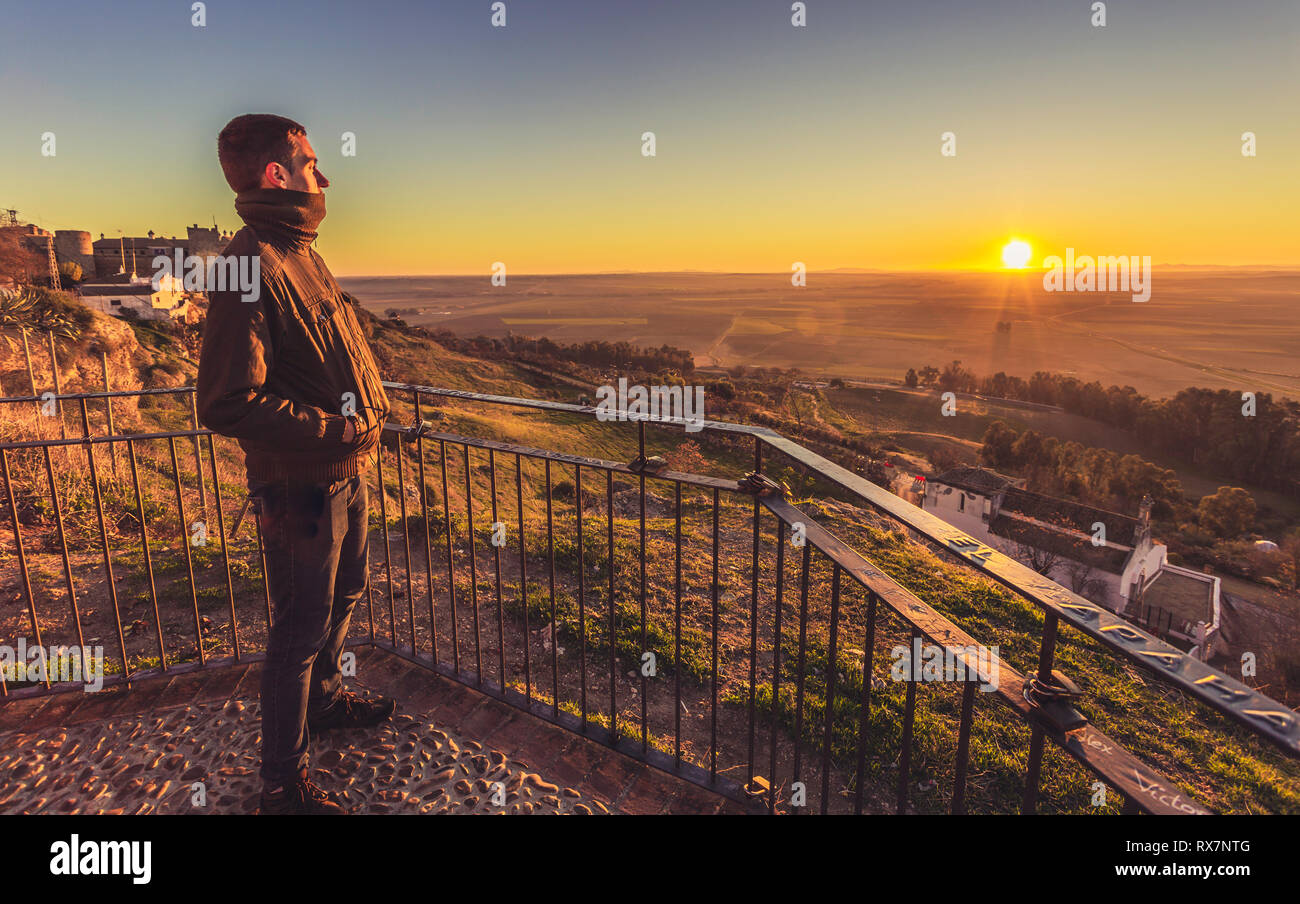 Person looking up into the sun hi-res stock photography and images - Alamy