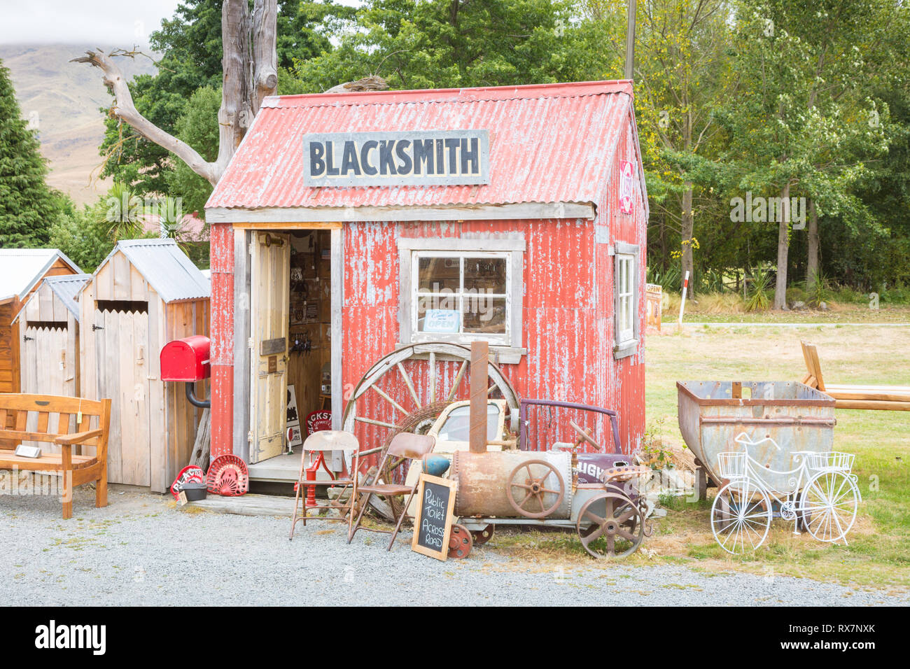 Old blacksmith shop hi-res stock photography and images - Alamy