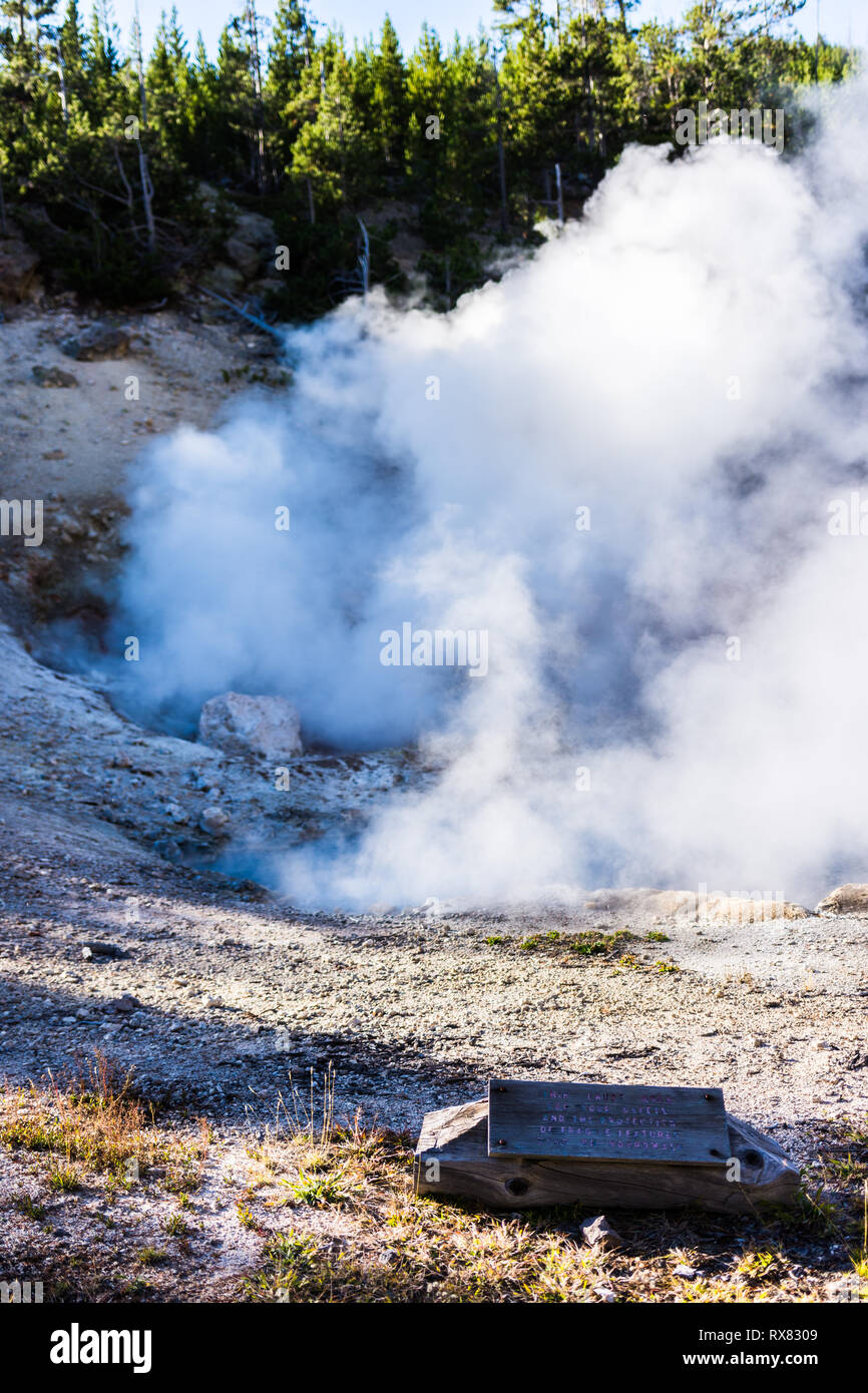 Yellowstone park volcano eruption hi-res stock photography and images ...
