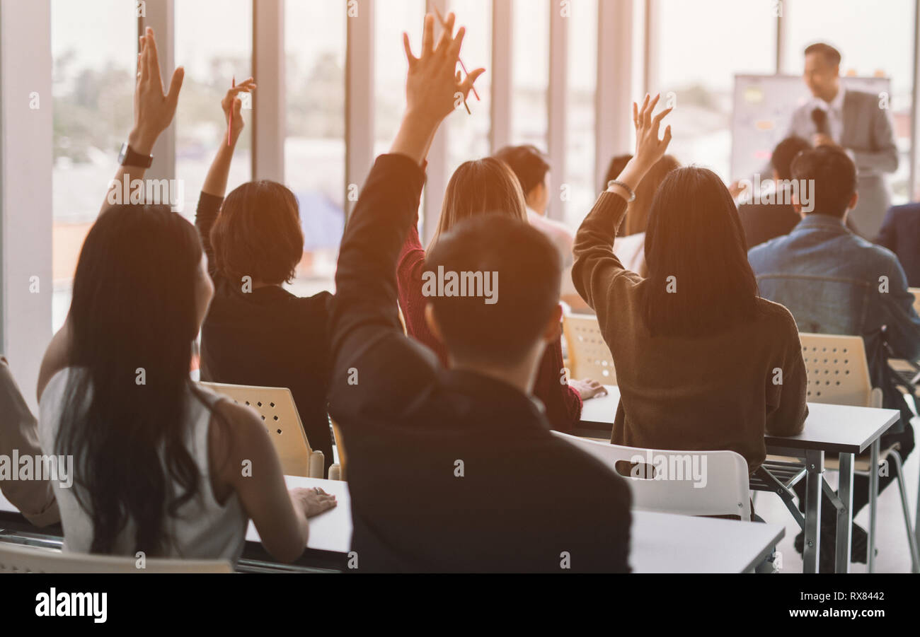 Meeting speaker hands raised hi-res stock photography and images - Alamy
