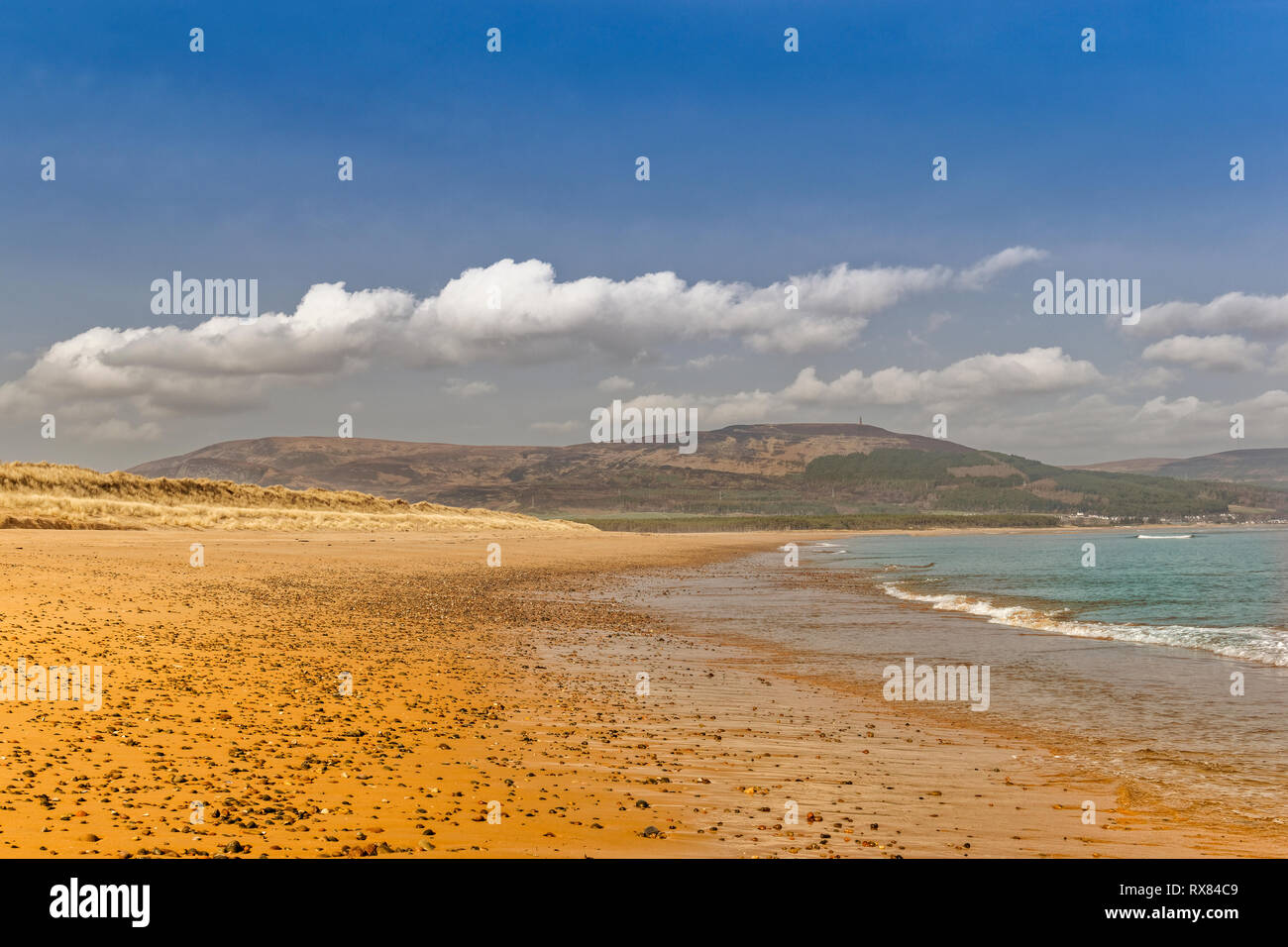 COUL LINKS EMBO SUTHERLAND SCOTLAND THE BEACH AT LOW TIDE AND WHITE ...