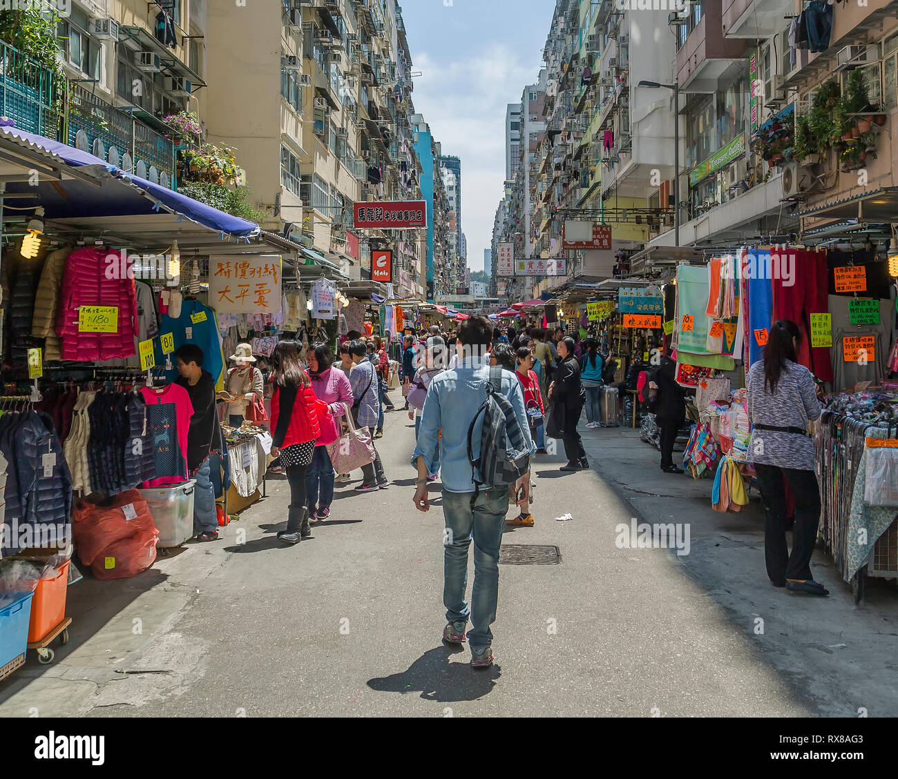 Bustling street market hi-res stock photography and images - Alamy