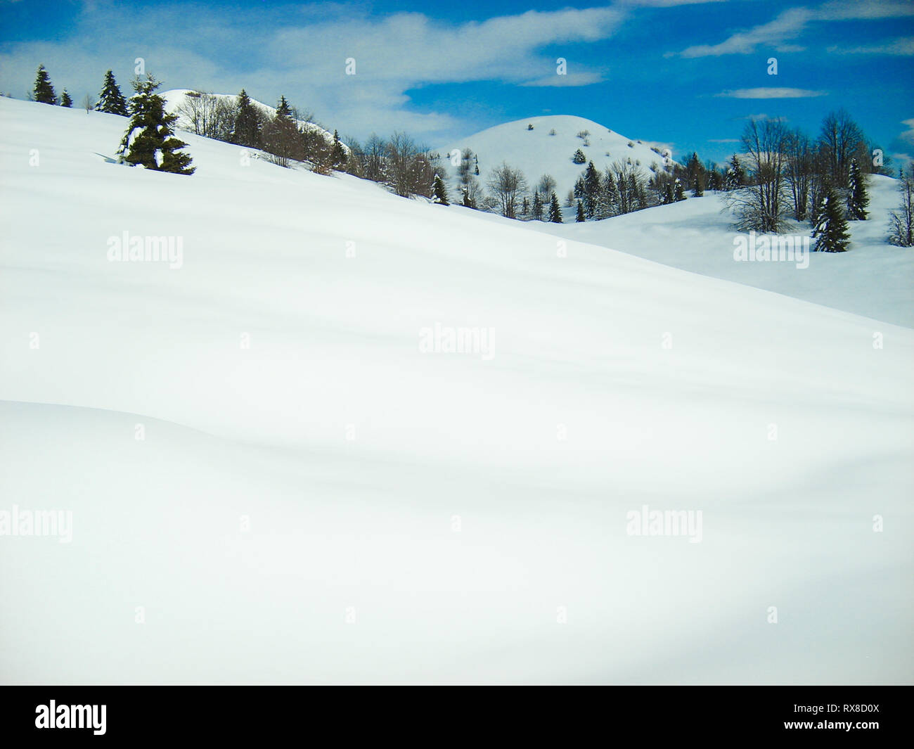 Snow covered hills hi-res stock photography and images - Alamy