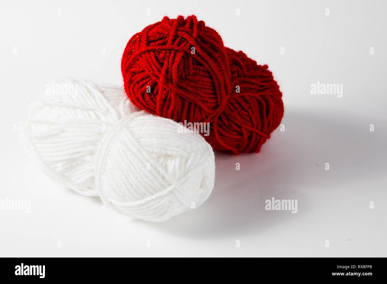Ball Of White Wool Stock Photos & Ball Of White Wool Stock Images - Alamy