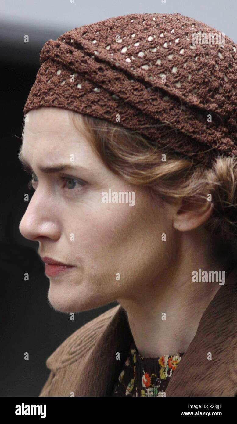 Kate winslet 2010 hi-res stock photography and images - Alamy