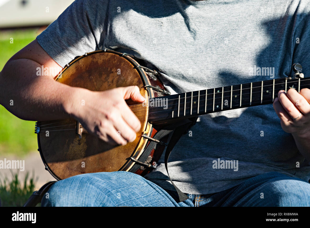 5 string banjo hi-res stock photography and images - Alamy